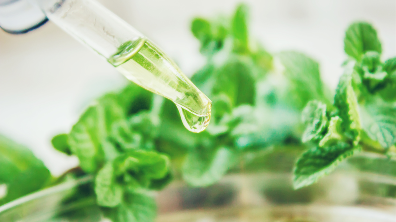 Quelle différence entre un extrait naturel et un extrait synthétique